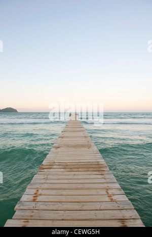 Perspective view of a wooden pier over a wavy surface of water Stock ...