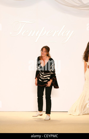 Alice Temperley New York Ready to Wear Autumn Winter Fashion designer ...