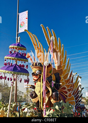 2012 Rose Parade static float display featuring Singing Cowboy Roy ...