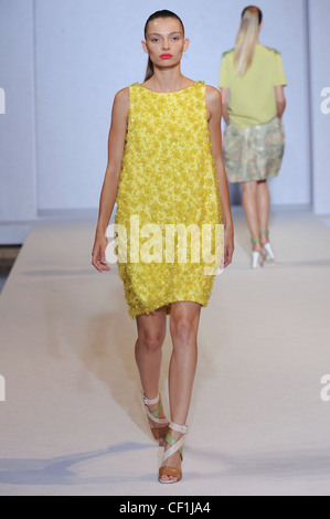 Nicole Farhi London Ready to WearSpringSummer 2012 Stock Photo - Alamy