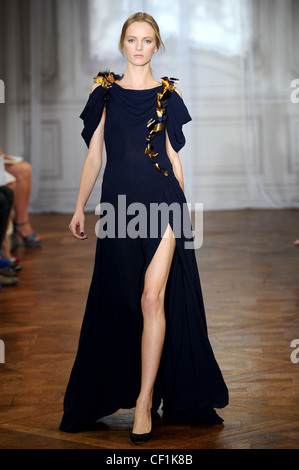Nina Ricci Paris Ready to WearSpringSummer 2012 Stock Photo - Alamy