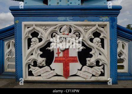 Detail of Tower Bridge London Crest Heraldry Stock Photo - Alamy