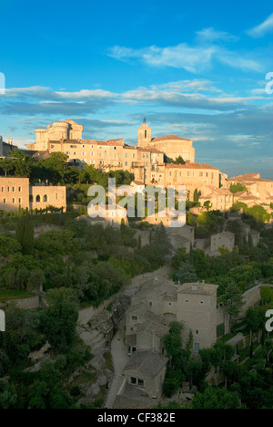 A view of the hilltop village of Gordes at sunset Stock Photo - Alamy