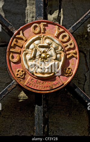 City of York with White Rose Emblem Cast Steel Sign Stock Photo - Alamy
