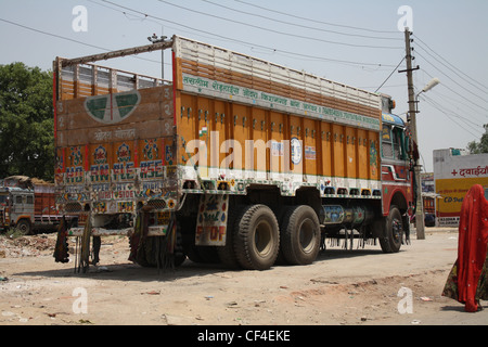 decorated lorry goods carrier in india Stock Photo - Alamy