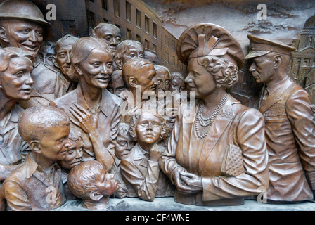Bronze relief of Queen Elizabeth the Queen Mother and King George V1 ...