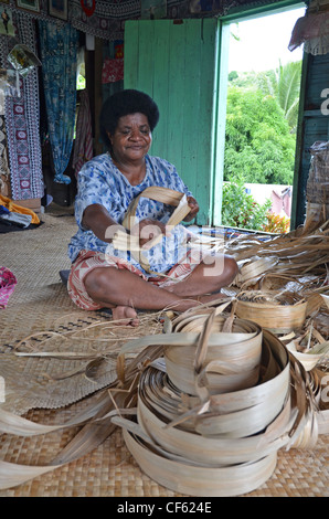 Fijian woman weaving traditional mats with pandanus leaves Stock Photo ...