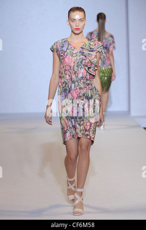 Nicole Farhi London Ready to WearSpringSummer 2012 Stock Photo - Alamy