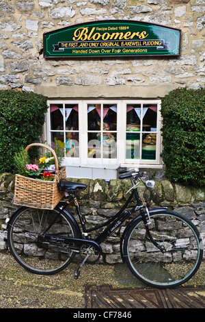 Bloomers bakery shop, Bakewell Stock Photo - Alamy