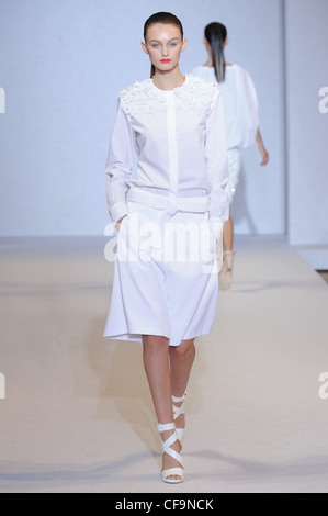 Nicole Farhi London Ready to WearSpringSummer 2012 Stock Photo - Alamy