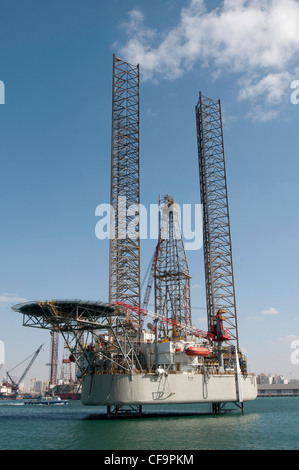 Jack up offshore platform in the sea at sunrise Stock Photo - Alamy