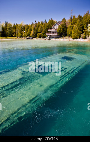 Shipwreck “Sweepstakes” in Big Tub Harbour, Tobermory, Georgian bay ...