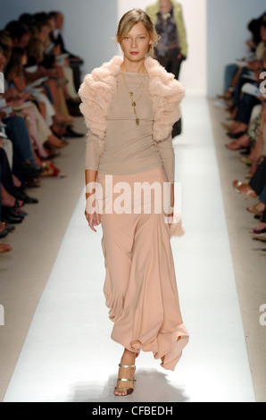 Tuleh New York Ready to Wear Spring Summer Model Yevgeniya Kedrova ...