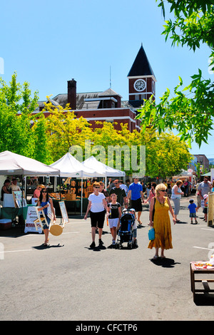 People shopping downtown Duncan British Stock Photo - Alamy