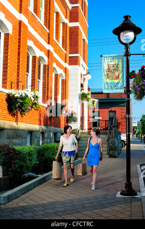 Women shopping in downtown Duncan, British Columbia, Canada. Maria ...