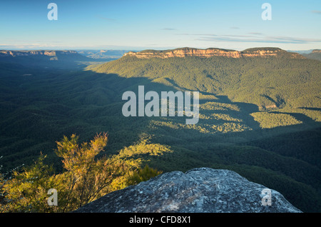 View of Jamison Valley and Mt Solitary left from Echo Point Katoomba ...