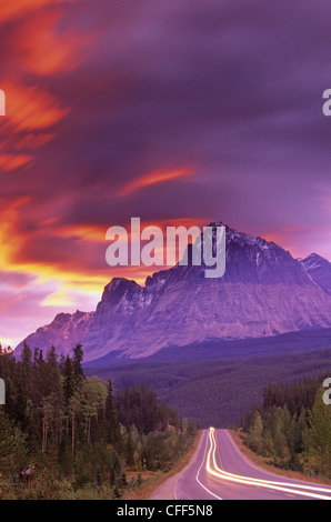 Mount Fitzwilliam 2911 metres/ 9548 ft looms Stock Photo - Alamy