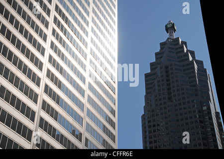 The CIBC Bank skyscraper reflecting the sun, with the TD office tower ...