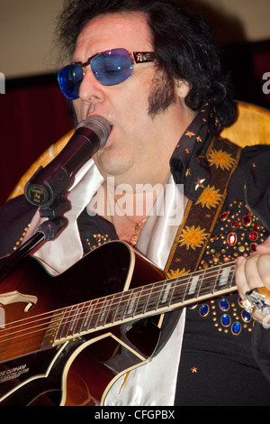 "big elvis" Pete Vallee performing at Bill's gamblin' hall and saloon ...