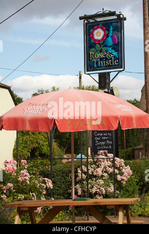 The Rose & Thistle pub at Rockbourne, Hampshire in July Stock Photo - Alamy