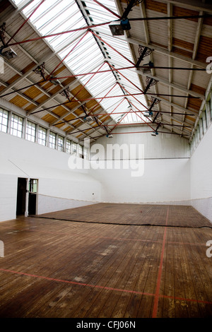 Sticke tennis court at Hartham Park in Corsham Stock Photo - Alamy