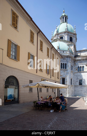 Pavement Cafe, Piazza del Duomo, Milan, Lombardy, Italy Stock Photo - Alamy