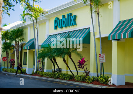 Boca Raton , Regency Court Shopping Center at Woodfield , roadside sign ...