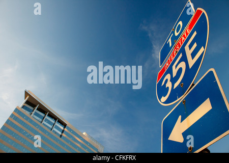 Road sign with the direction to Dallas, Texas Stock Photo - Alamy