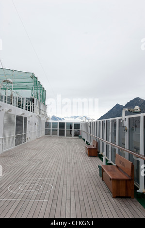 deck quoits on a cruise ship Stock Photo - Alamy