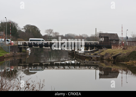 Northwich Road Swing Bridge in Stockton Heath Warrington as it starts ...