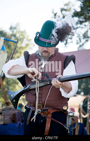 Man loading musket Stock Photo - Alamy