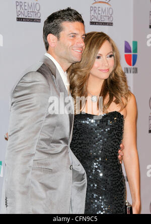 Guests Univision's Premio Lo Nuestro a La Musica Latina Awards at ...