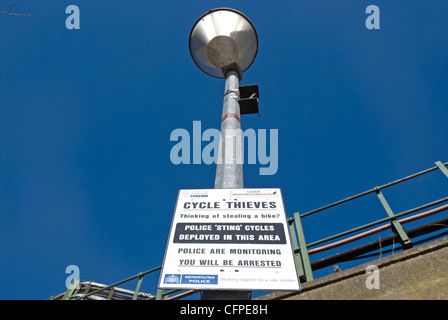 metropolitan police sign warning cycle thieves that they are being ...