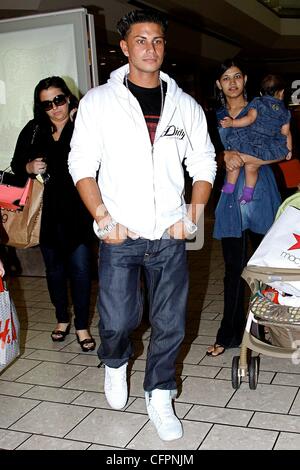Paul Delvecchio aka Pauly D Cast of the hit MTV reality show 'Jersey ...