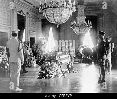 Casket of President Warren G. Harding lying in state ca. 1923 Stock ...