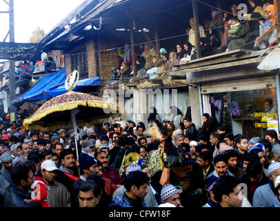 Kashmiri Shiite Muslim perfoming the ritual of "Tatbir" by slicing his ...