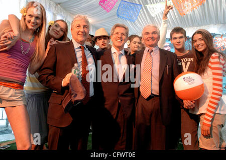 America Eagle Vice-Chairman Roger Markfield (L), Chairman Jay ...