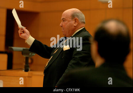 Defense attorney Michael Washor makes his opening statement at former ...