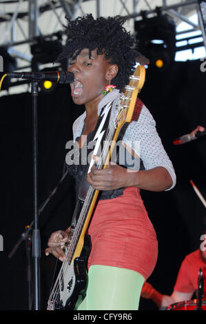 Singer Shingai Shoniwa of the Noisettes The V Festival at Hylands Park ...