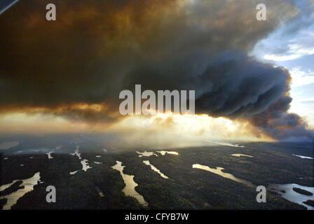 05/10/07.Assign# 110756 - Ham Lake Fire - Fire burns around Gunflint ...