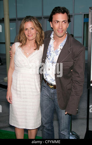 Elisabeth Shue and Andrew Shue Premiere of 'Gracie' held at the ...