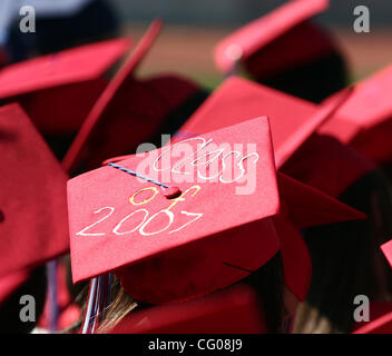 American High School Class of 2007 graduates marches to their ...