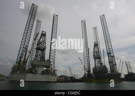 Dubai Drydocks Worlds Factories manufacturing Jack up oil and gas ...