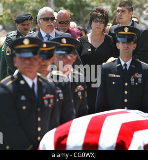 REDONDO BEACH, CA - JULY 16th, 2007: Family and friends mourned Army ...