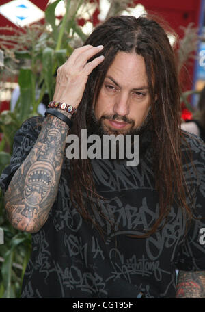 Jul 31, 2007 - New York, NY, USA - The rock group Korn holding a press ...