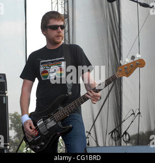 Aug 04, 2007 - Baltimore, MD, USA - Singer / Guitarist JON FRATELLI of ...