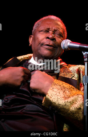 BB King performing at Madison Square Garden's Theater on August 7, 2007 ...