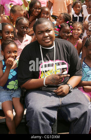 Aug 09, 2007 - New York, NY, USA - Teen singer SEAN KINGSTON visits The ...