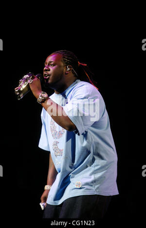 T-Pain performing at The Scream Tour at Madison Square Garden on August ...