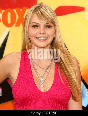 Aimee Teegarden at the 2007 Teen Choice Awards - Arrivals held at the ...